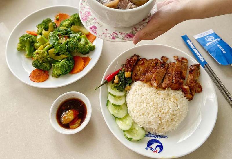 Cơm Gà Đông Nguyên 53 Hà Huy Tập, P. Tân Phong, Quận 7, TP. Hồ Chí Minh